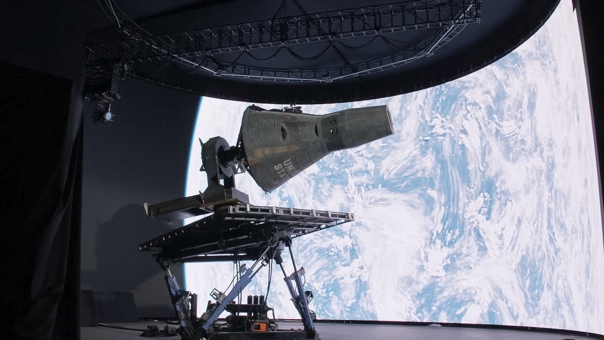 映画『ファースト・マン(原題First Man)』(2019) デミアン・チャゼル監督 巨大なLEDフロントスクリーンを背景に宇宙を合成 ...